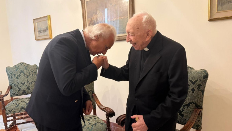 El cardenal Acerbi cumple 100 años en el Vaticano, acompañado del Dr ...