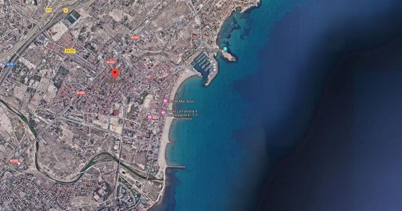 Una patera con ocho inmigrantes, dos de ellos menores, llega a las ...