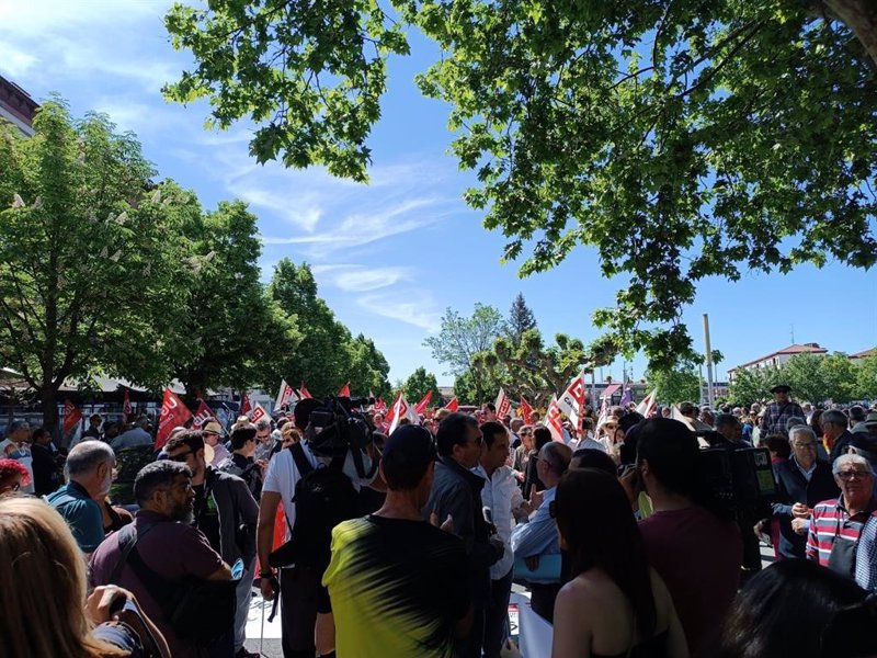 Economía/1 de Mayo.- Miles de personas salen a la calle en CyL para ...